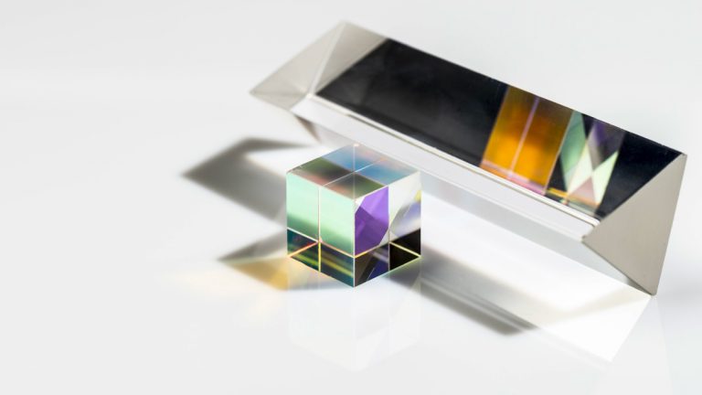 Prisme optique : Réfraction et Dispersion de la Lumière