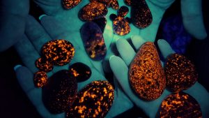 Yooperlite : La pierre magique à fluorescence naturelle
