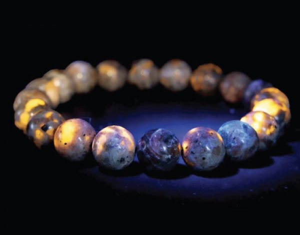 Yooperlite : La pierre magique à fluorescence naturelle